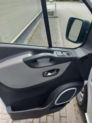 White Renault Trafic 2015 in Siauliai, with an engine capacity of 1.60 L and mileage of 230 thousand km for 6750 €, photo 14 on AUTOMOTO.COM.LV