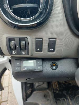 White Renault Trafic 2015 in Siauliai, with an engine capacity of 1.60 L and mileage of 230 thousand km for 6750 €, photo 17 on AUTOMOTO.COM.LV