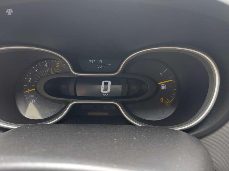 White Renault Trafic 2015 in Siauliai, with an engine capacity of 1.60 L and mileage of 230 thousand km for 6750 €, photo 18 on AUTOMOTO.COM.LV