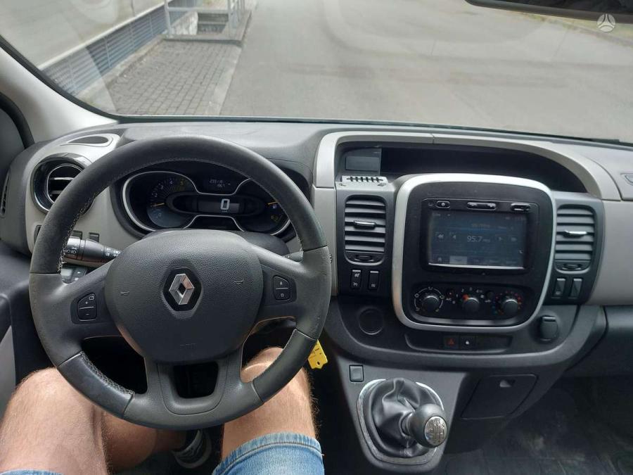 White Renault Trafic 2015 in Siauliai, with an engine capacity of 1.60 L and mileage of 230 thousand km for 6750 €, photo 19 on AUTOMOTO.COM.LV