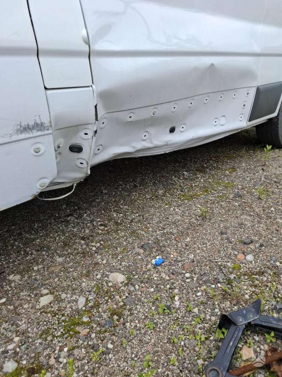 White Renault Trafic 2015 in Klaipeda, with an engine capacity of 2.00 L and mileage of 30 thousand km for 3500 €, photo 3 on AUTOMOTO.COM.LV