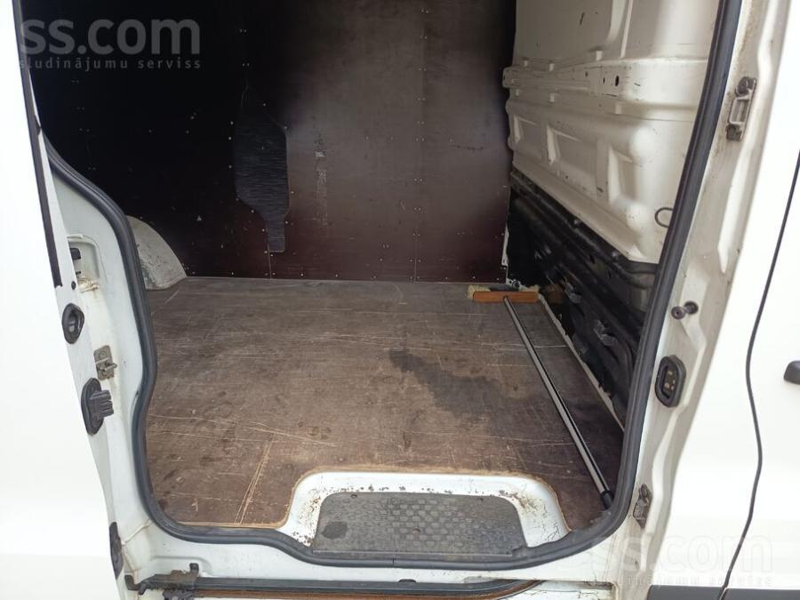 Balts Renault Trafic 2015 Jelgava, ar dzinēja tilpumu 1.60 L un nobraukumu 247 tūkst. km par 6900 €, foto 12 vietnē AUTOMOTO.COM.LV