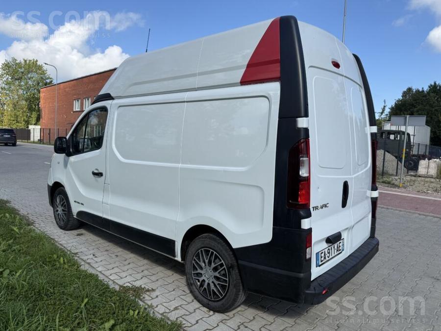 White Renault Trafic 2016 in Jelgava, with an engine capacity of 1.60 L and mileage of 0 thousand km for 9500 €, photo 5 on AUTOMOTO.COM.LV