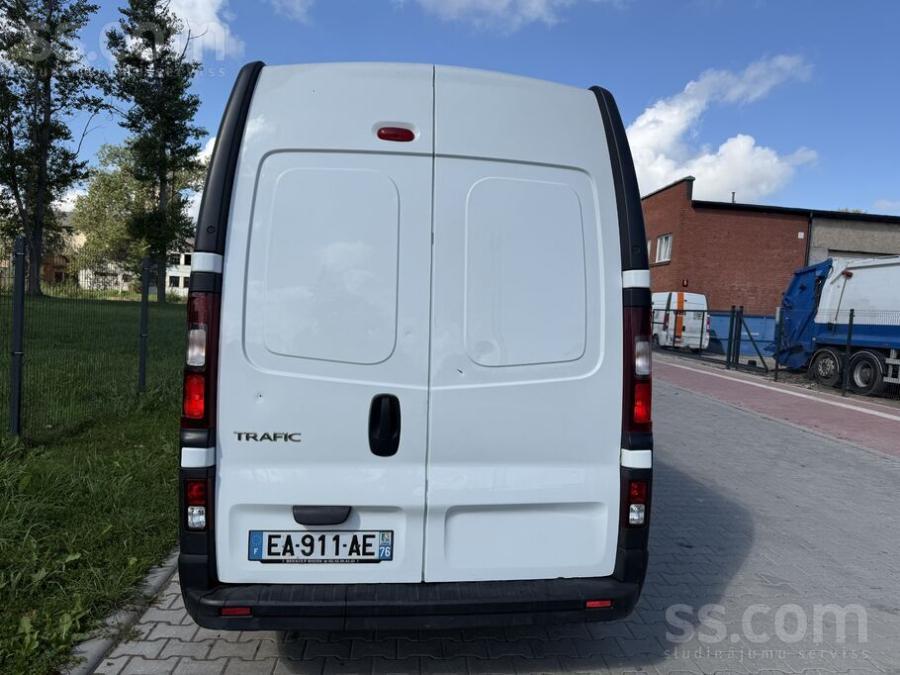 White Renault Trafic 2016 in Jelgava, with an engine capacity of 1.60 L and mileage of 0 thousand km for 9500 €, photo 15 on AUTOMOTO.COM.LV