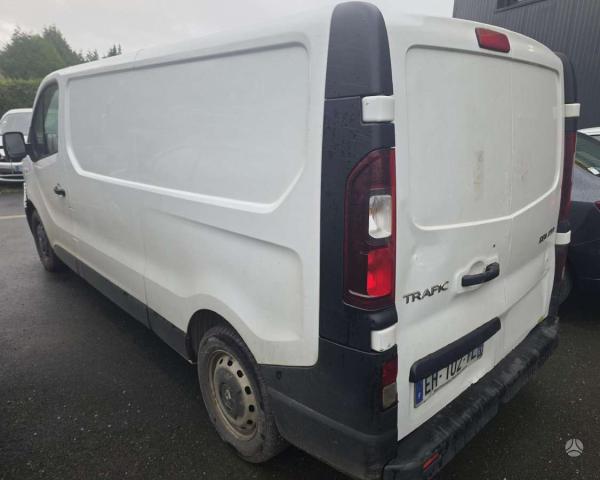 White Renault Trafic 2016 in Taurage, with an engine capacity of 1.60 L and mileage of 294 thousand km for 4200 €, photo 4 on AUTOMOTO.COM.LV