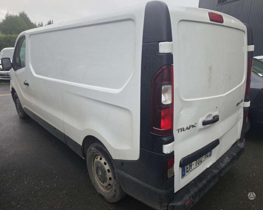 Balts Renault Trafic 2016 Tauragė, ar dzinēja tilpumu 1.60 L un nobraukumu 294 tūkst. km par 4200 €, foto 4 vietnē AUTOMOTO.COM.LV