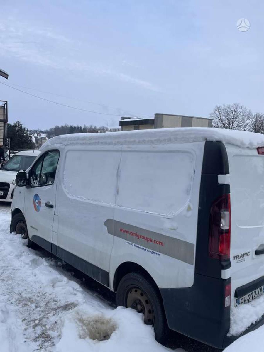 White Renault Trafic 2016 in Raseiniai, with an engine capacity of 1.60 L and mileage of 162 thousand km for 3700 €, photo 4 on AUTOMOTO.COM.LV
