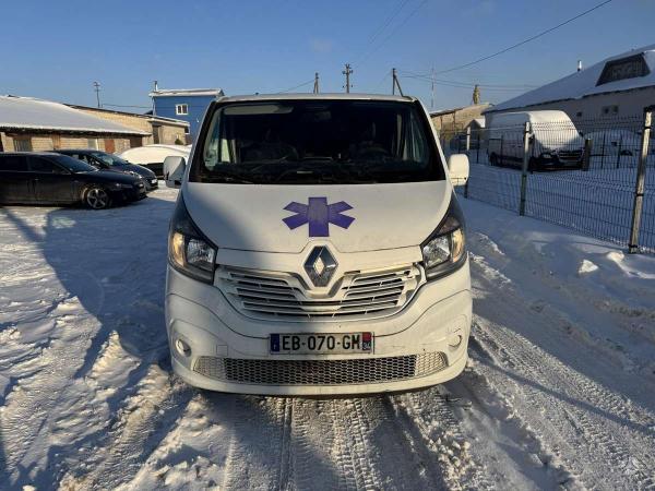 White Renault Trafic 2016 in Taurage, with an engine capacity of 1.60 L and mileage of 340 thousand km for 4600 €, photo 2 on AUTOMOTO.COM.LV