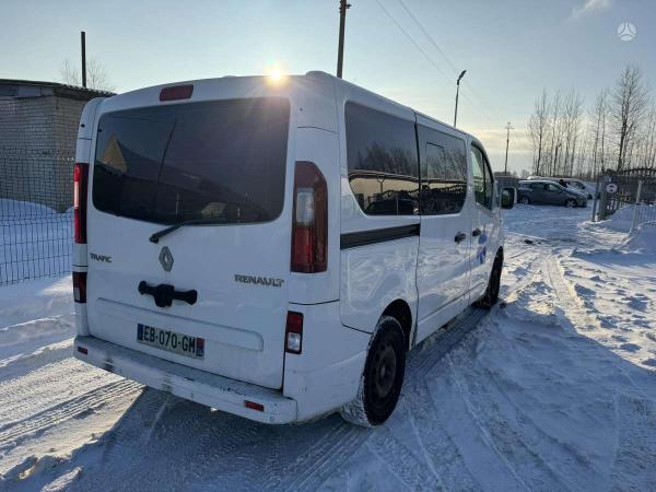 White Renault Trafic 2016 in Taurage, with an engine capacity of 1.60 L and mileage of 340 thousand km for 4600 €, photo 5 on AUTOMOTO.COM.LV