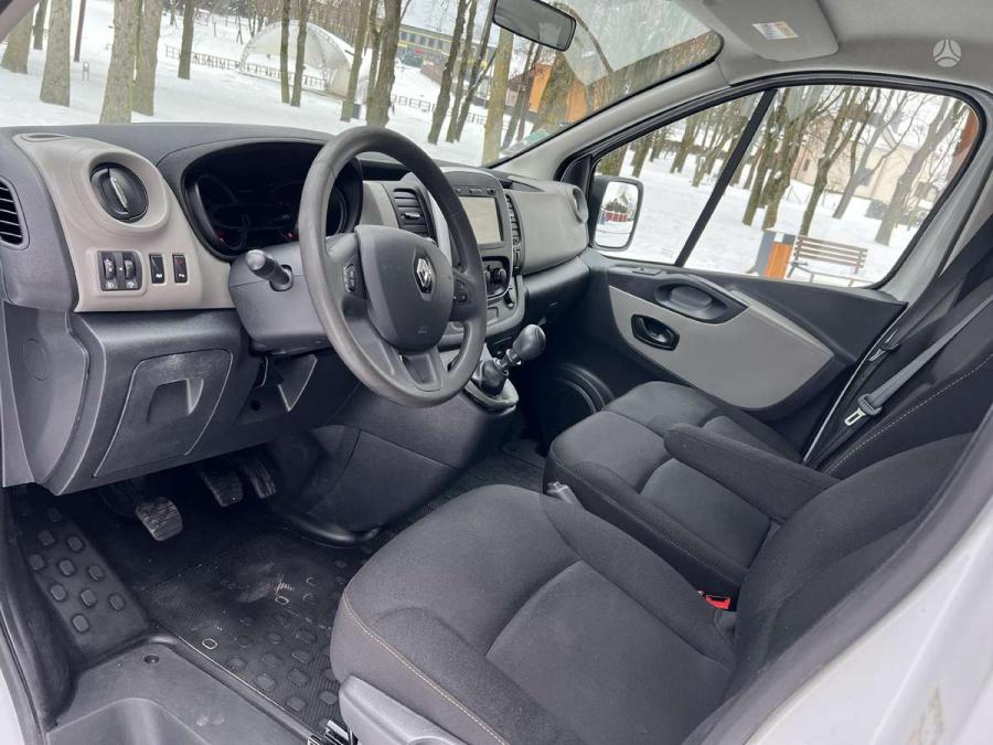 White Renault Trafic 2016 in Kaunas, with an engine capacity of 1.60 L and mileage of 237 thousand km for 12950 €, photo 9 on AUTOMOTO.COM.LV