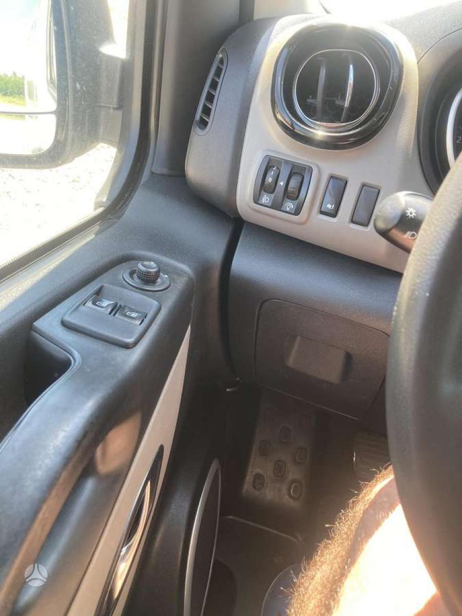 Balts Renault Trafic 2016 Pakruojis, ar dzinēja tilpumu 1.60 L un nobraukumu 272 tūkst. km par 5600 €, foto 15 vietnē AUTOMOTO.COM.LV