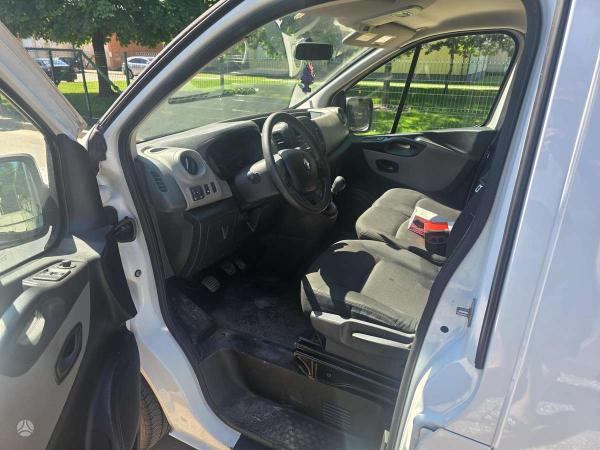 White Renault Trafic 2016 in Taurage, with an engine capacity of 1.60 L and mileage of 404 thousand km for 8000 €, photo 4 on AUTOMOTO.COM.LV