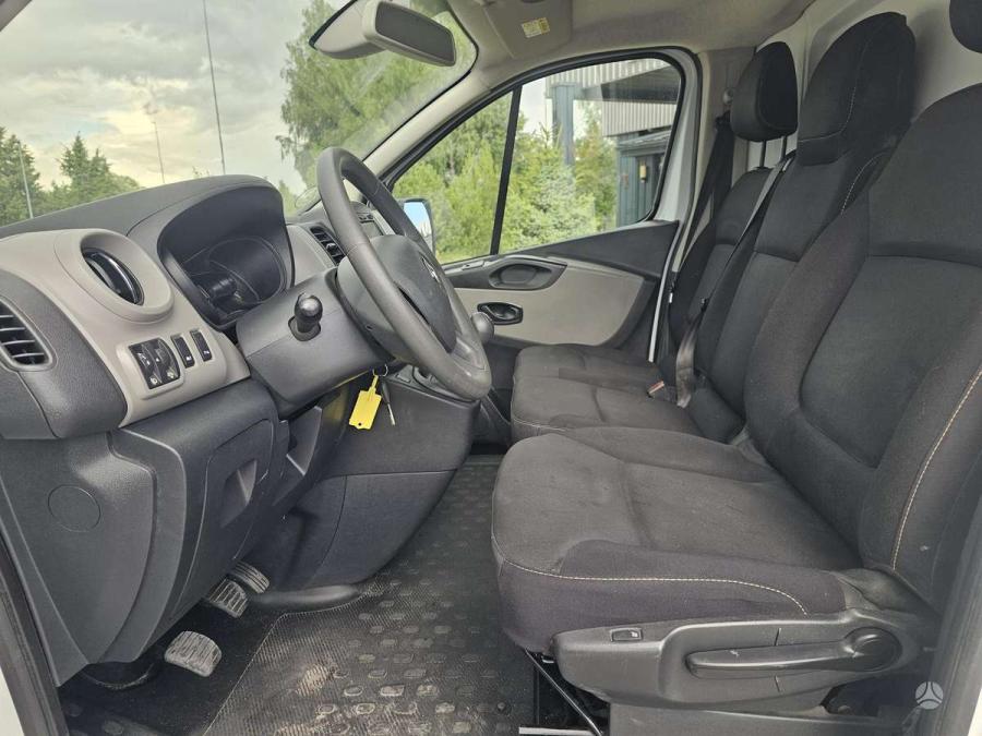 White Renault Trafic 2016 in Pakruojis, with an engine capacity of 1.60 L and mileage of 189 thousand km for 7200 €, photo 10 on AUTOMOTO.COM.LV