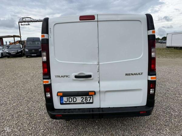 White Renault Trafic 2016 in Vilnius, with an engine capacity of 1.60 L and mileage of 476 thousand km for 4250 €, photo 4 on AUTOMOTO.COM.LV