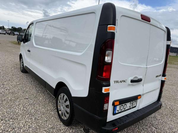 White Renault Trafic 2016 in Vilnius, with an engine capacity of 1.60 L and mileage of 476 thousand km for 4250 €, photo 6 on AUTOMOTO.COM.LV
