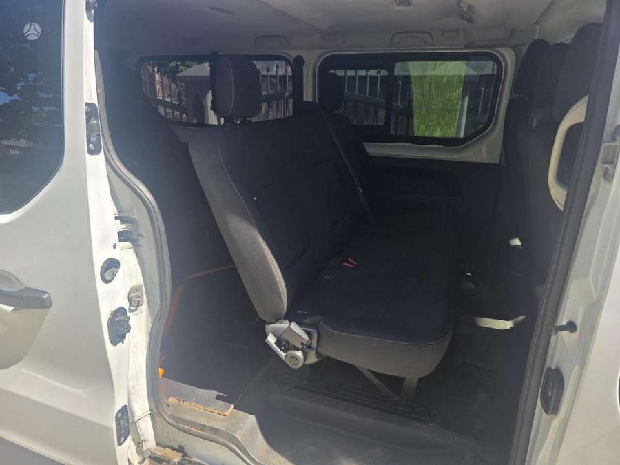 White Renault Trafic 2016 in Taurage, with an engine capacity of 1.60 L and mileage of 405 thousand km for 8000 €, photo 4 on AUTOMOTO.COM.LV