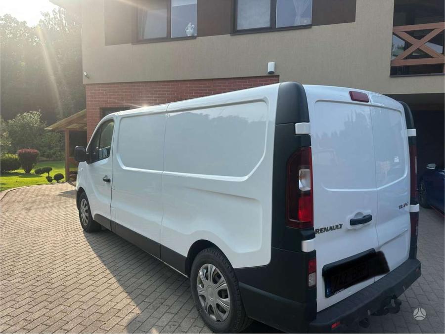 White Renault Trafic 2016 in Kaunas, with an engine capacity of 1.60 L and mileage of 162 thousand km for 9900 €, photo 8 on AUTOMOTO.COM.LV
