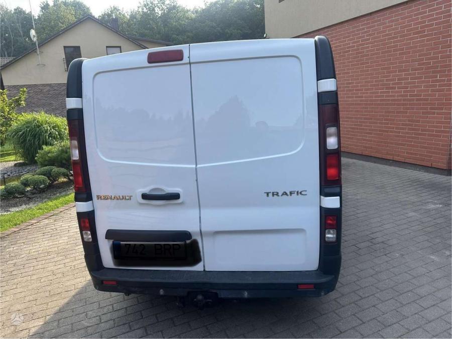 White Renault Trafic 2016 in Kaunas, with an engine capacity of 1.60 L and mileage of 162 thousand km for 9900 €, photo 9 on AUTOMOTO.COM.LV