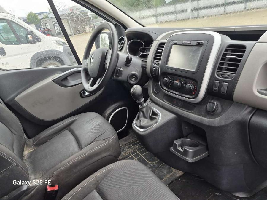 Balts Renault Trafic 2016 Tauragė, ar dzinēja tilpumu 1.60 L un nobraukumu 234 tūkst. km par 4350 €, foto 9 vietnē AUTOMOTO.COM.LV