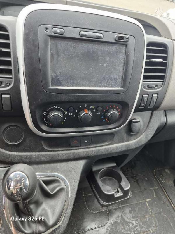 White Renault Trafic 2016 in Taurage, with an engine capacity of 1.60 L and mileage of 234 thousand km for 4350 €, photo 9 on AUTOMOTO.COM.LV