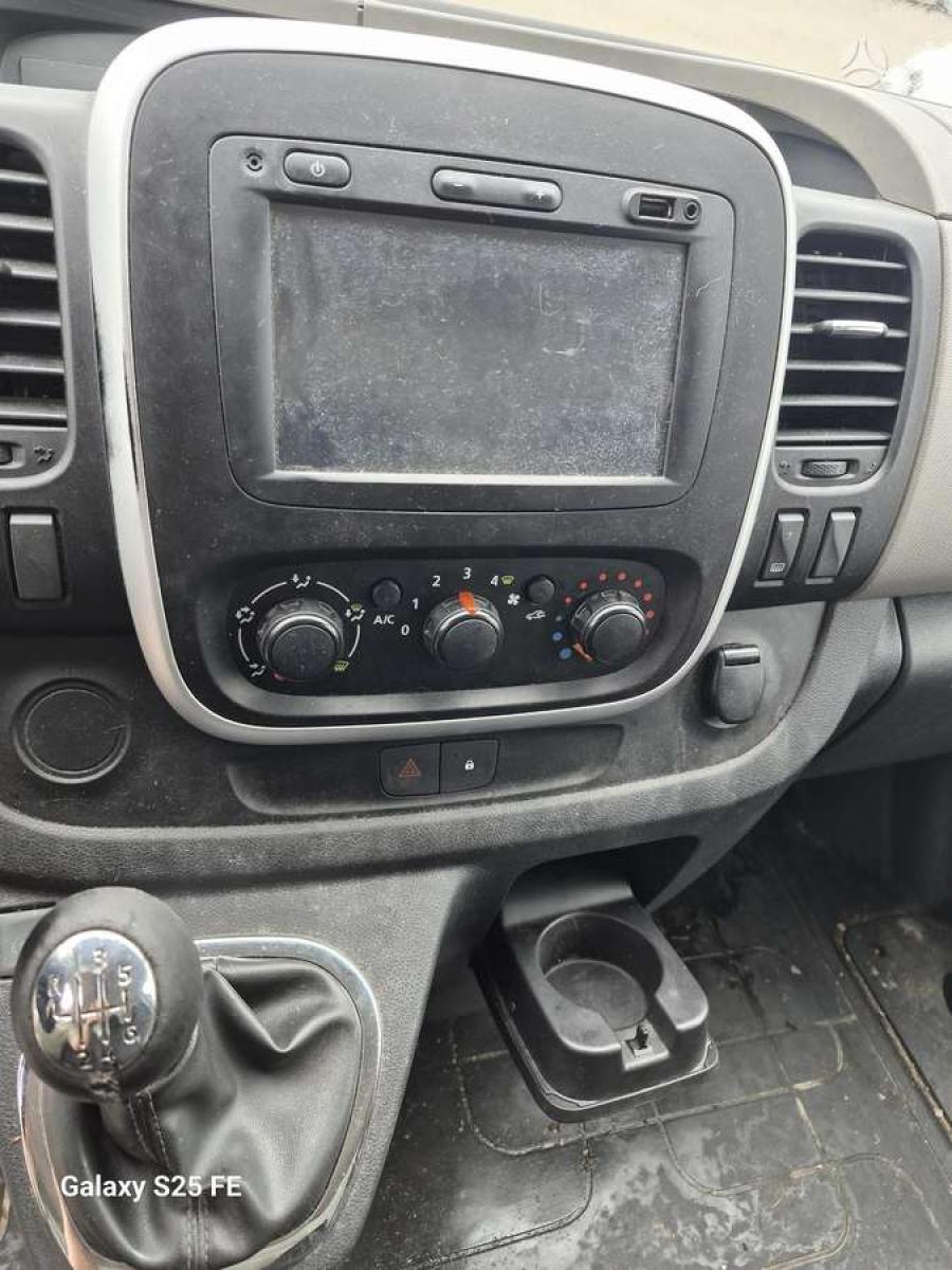 Balts Renault Trafic 2016 Tauragė, ar dzinēja tilpumu 1.60 L un nobraukumu 234 tūkst. km par 4350 €, foto 10 vietnē AUTOMOTO.COM.LV