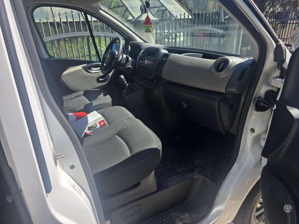 White Renault Trafic 2016 in Taurage, with an engine capacity of 1.60 L and mileage of 405 thousand km for 8000 €, photo 10 on AUTOMOTO.COM.LV