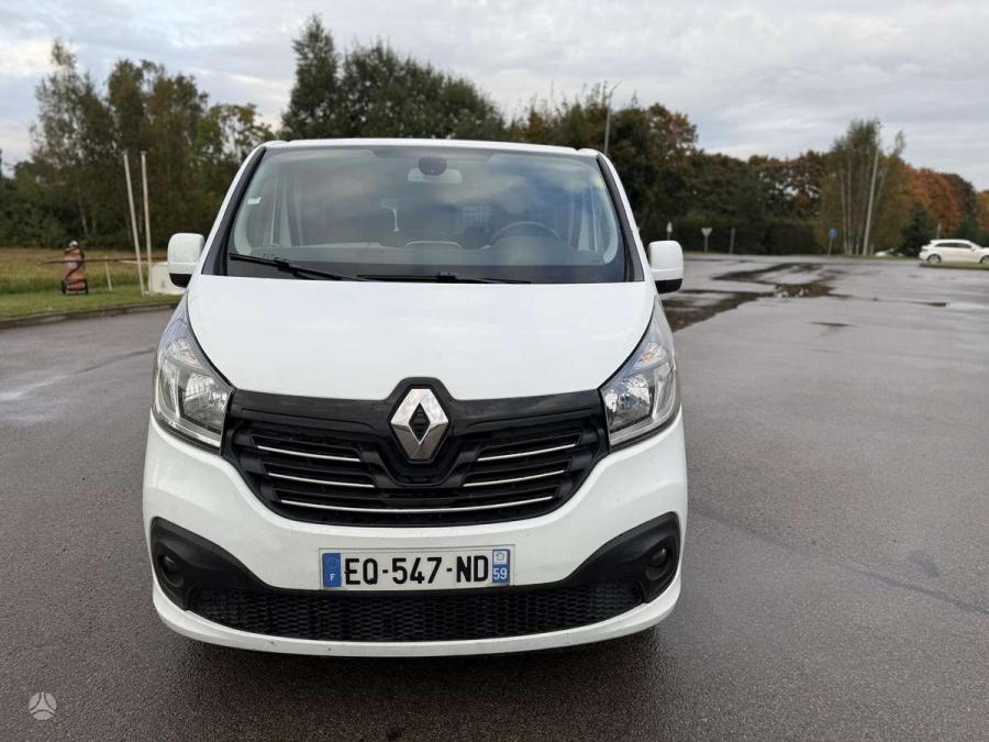 White Renault Trafic 2017 in Taurage, with an engine capacity of 1.60 L and mileage of 317 thousand km for 10900 €, photo 2 on AUTOMOTO.COM.LV