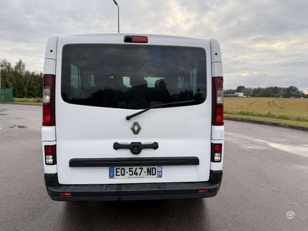 White Renault Trafic 2017 in Taurage, with an engine capacity of 1.60 L and mileage of 317 thousand km for 10900 €, photo 5 on AUTOMOTO.COM.LV