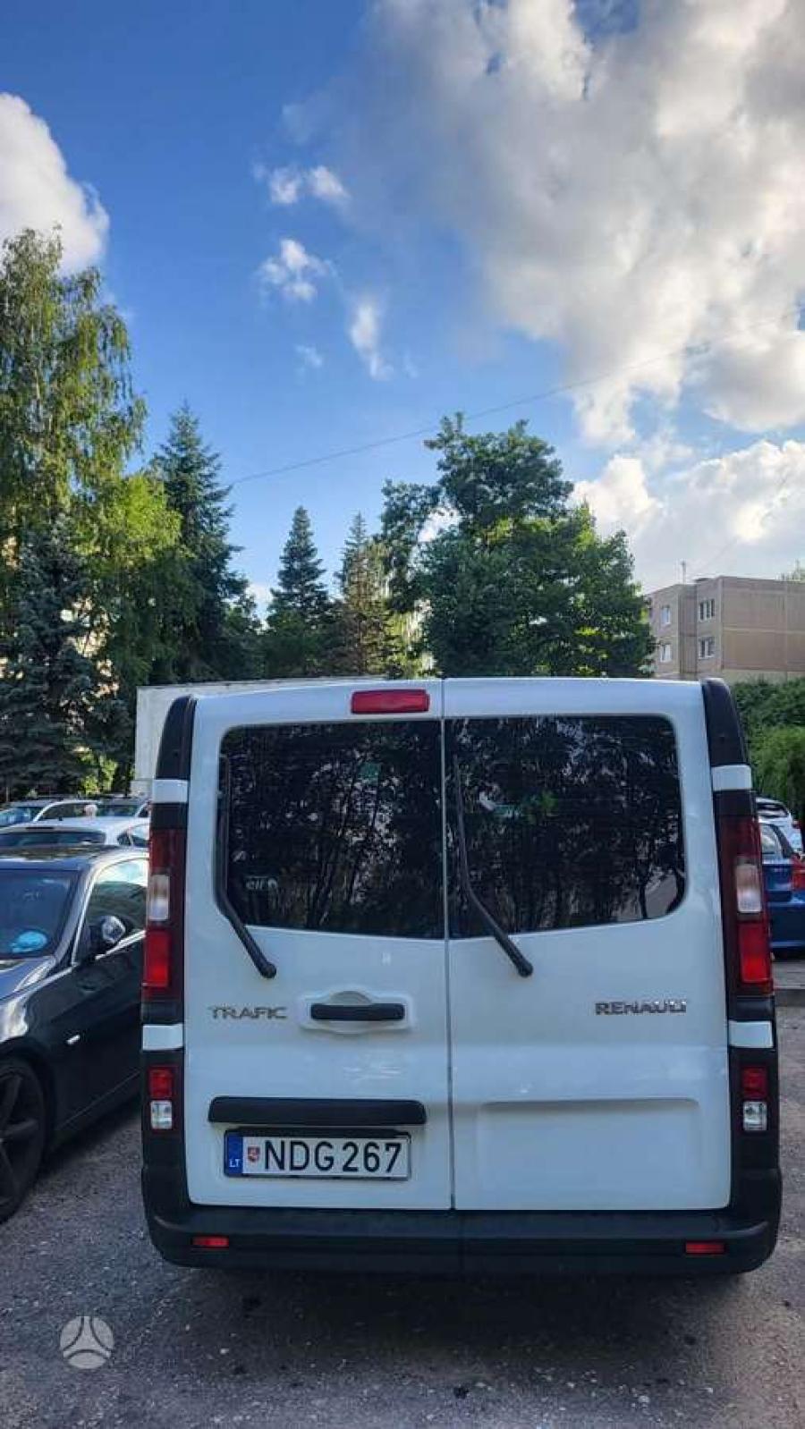 White Renault Trafic 2017 in Kaunas, with an engine capacity of 1.60 L and mileage of 97 thousand km for 13800 €, photo 5 on AUTOMOTO.COM.LV