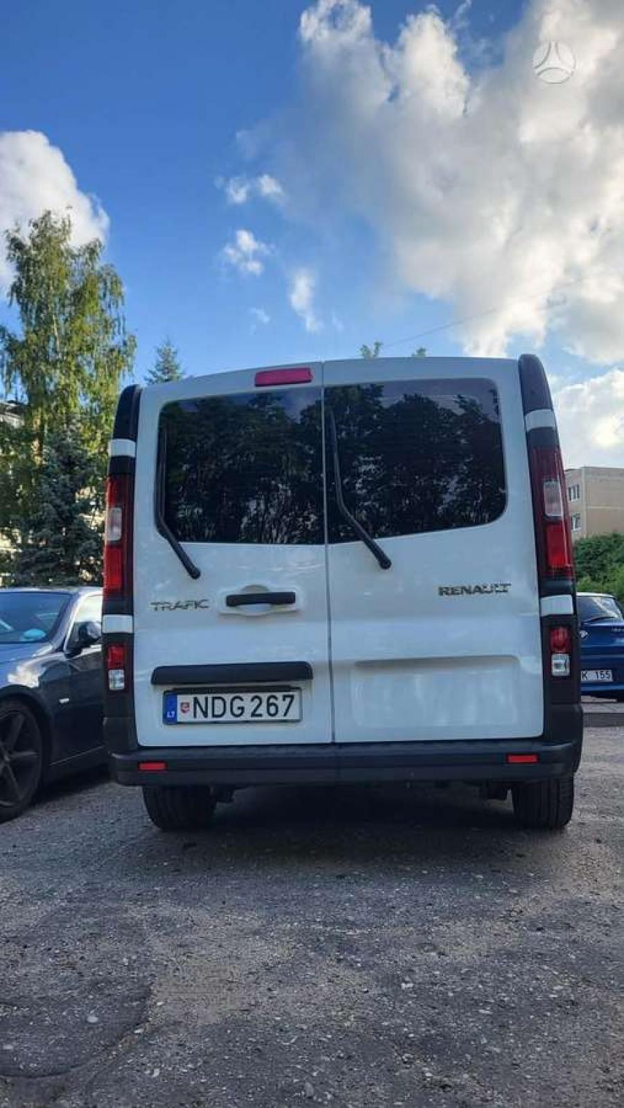 White Renault Trafic 2017 in Kaunas, with an engine capacity of 1.60 L and mileage of 97 thousand km for 13800 €, photo 6 on AUTOMOTO.COM.LV