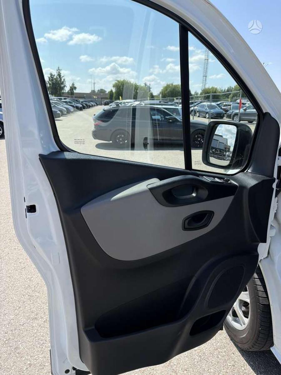 White Renault Trafic 2017 in Marijampole, with an engine capacity of 1.60 L and mileage of 292 thousand km for 10400 €, photo 10 on AUTOMOTO.COM.LV