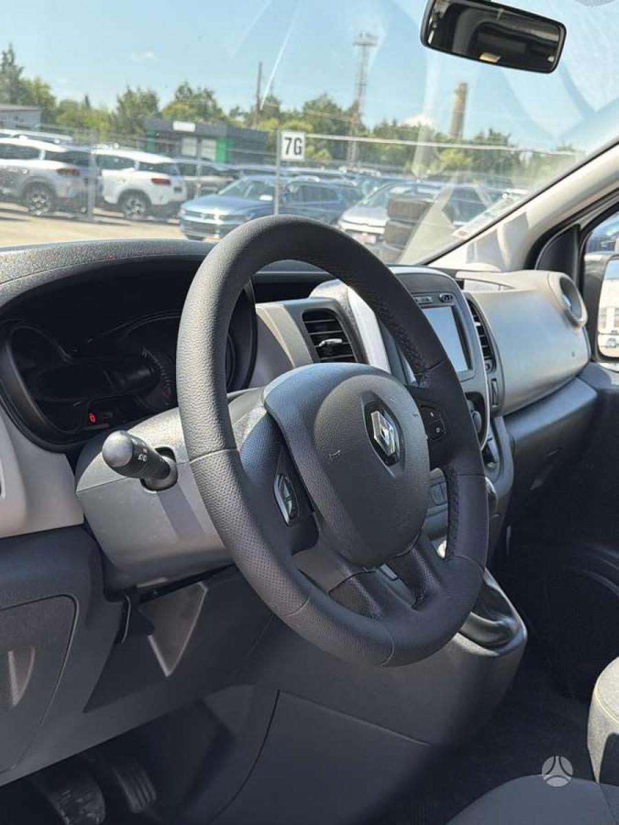 White Renault Trafic 2017 in Marijampole, with an engine capacity of 1.60 L and mileage of 292 thousand km for 10400 €, photo 12 on AUTOMOTO.COM.LV