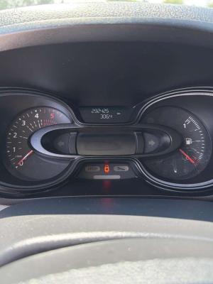 White Renault Trafic 2017 in Marijampole, with an engine capacity of 1.60 L and mileage of 292 thousand km for 10400 €, photo 13 on AUTOMOTO.COM.LV