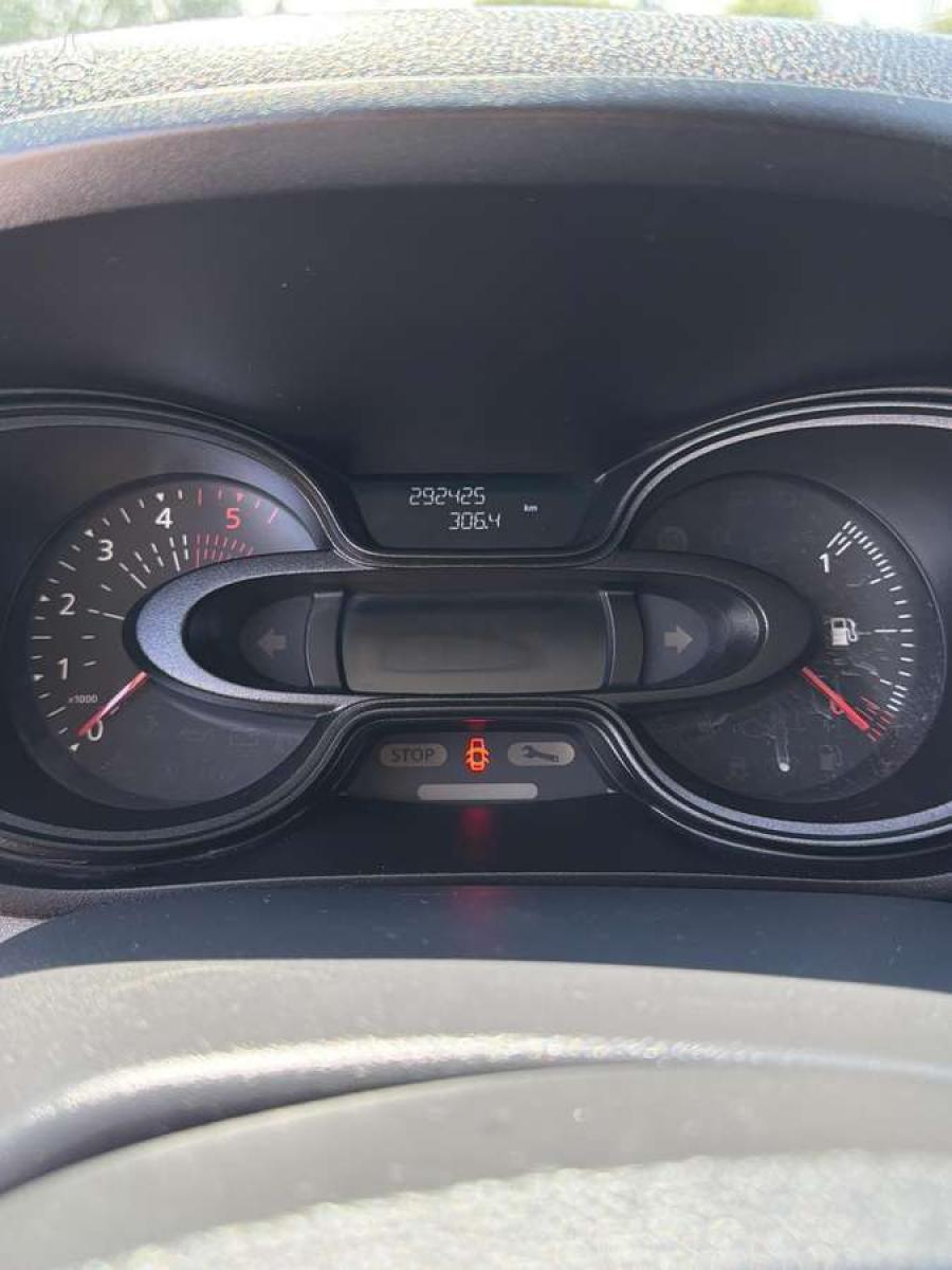 White Renault Trafic 2017 in Marijampole, with an engine capacity of 1.60 L and mileage of 292 thousand km for 10400 €, photo 13 on AUTOMOTO.COM.LV