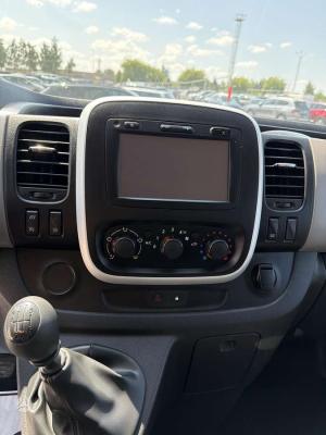 White Renault Trafic 2017 in Marijampole, with an engine capacity of 1.60 L and mileage of 292 thousand km for 10400 €, photo 14 on AUTOMOTO.COM.LV