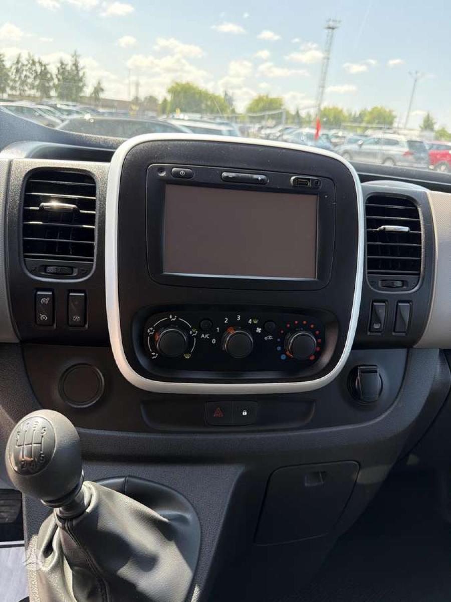 White Renault Trafic 2017 in Marijampole, with an engine capacity of 1.60 L and mileage of 292 thousand km for 10400 €, photo 14 on AUTOMOTO.COM.LV