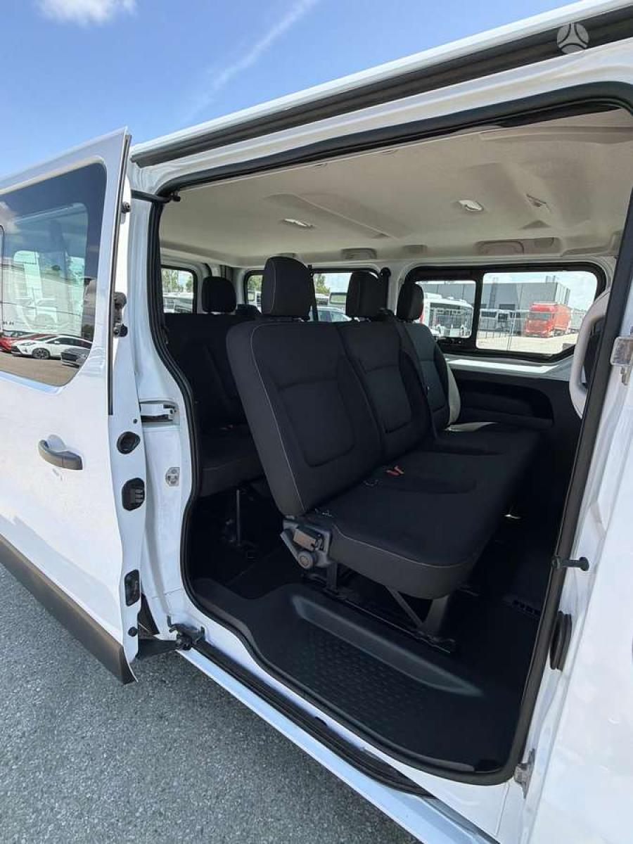 White Renault Trafic 2017 in Marijampole, with an engine capacity of 1.60 L and mileage of 292 thousand km for 10400 €, photo 18 on AUTOMOTO.COM.LV