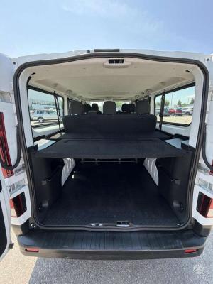 White Renault Trafic 2017 in Marijampole, with an engine capacity of 1.60 L and mileage of 292 thousand km for 10400 €, photo 19 on AUTOMOTO.COM.LV