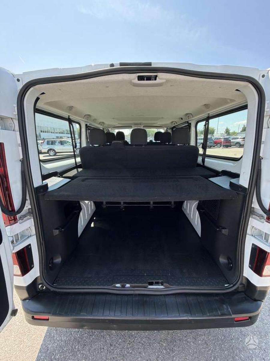 White Renault Trafic 2017 in Marijampole, with an engine capacity of 1.60 L and mileage of 292 thousand km for 10400 €, photo 19 on AUTOMOTO.COM.LV