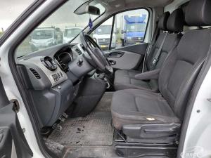 White Renault Trafic 2017 in Vilnius, with an engine capacity of 1.60 L and mileage of 251 thousand km for 9900 €, photo 9 on AUTOMOTO.COM.LV