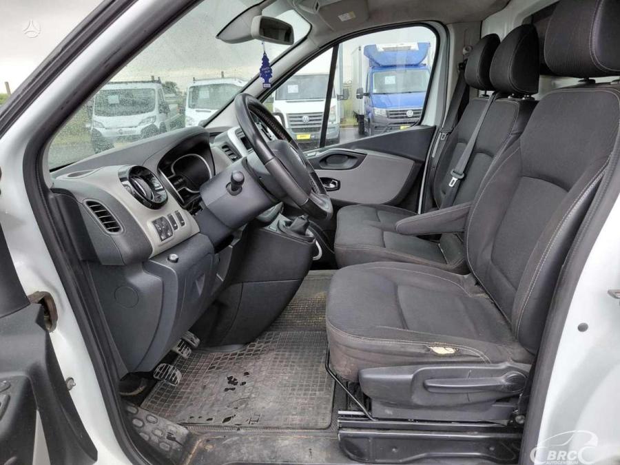 White Renault Trafic 2017 in Vilnius, with an engine capacity of 1.60 L and mileage of 251 thousand km for 9900 €, photo 9 on AUTOMOTO.COM.LV