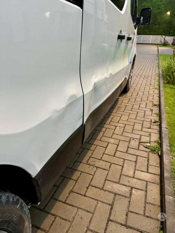 White Renault Trafic 2017 in Vilnius, with an engine capacity of 1.60 L and mileage of 238 thousand km for 7950 €, photo 10 on AUTOMOTO.COM.LV
