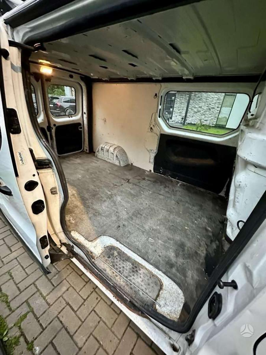 Balts Renault Trafic 2017 Viļņa, ar dzinēja tilpumu 1.60 L un nobraukumu 238 tūkst. km par 7950 €, foto 22 vietnē AUTOMOTO.COM.LV