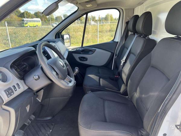 White Renault Trafic 2017 in Taurage, with an engine capacity of 1.60 L and mileage of 303 thousand km for 6800 €, photo 8 on AUTOMOTO.COM.LV