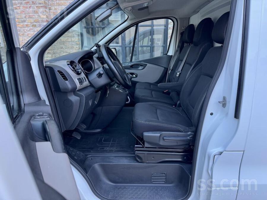 White Renault Trafic 2017 in Riga, with an engine capacity of 1.60 L and mileage of 199 thousand km for 7990 €, photo 8 on AUTOMOTO.COM.LV