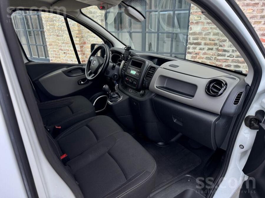 White Renault Trafic 2017 in Riga, with an engine capacity of 1.60 L and mileage of 199 thousand km for 7990 €, photo 11 on AUTOMOTO.COM.LV