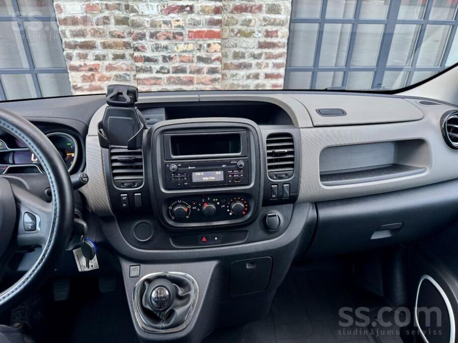 White Renault Trafic 2017 in Riga, with an engine capacity of 1.60 L and mileage of 199 thousand km for 7990 €, photo 13 on AUTOMOTO.COM.LV