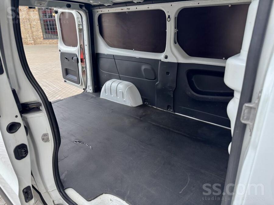 White Renault Trafic 2017 in Riga, with an engine capacity of 1.60 L and mileage of 199 thousand km for 7990 €, photo 14 on AUTOMOTO.COM.LV