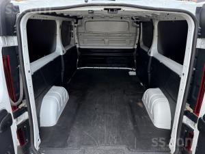 White Renault Trafic 2017 in Riga, with an engine capacity of 1.60 L and mileage of 199 thousand km for 7990 €, photo 15 on AUTOMOTO.COM.LV
