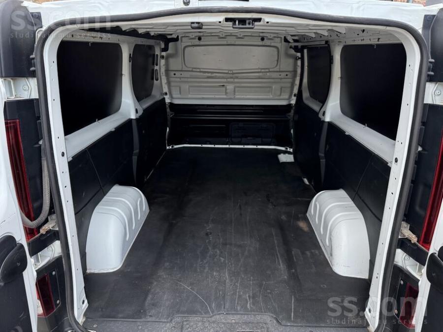 White Renault Trafic 2017 in Riga, with an engine capacity of 1.60 L and mileage of 199 thousand km for 7990 €, photo 15 on AUTOMOTO.COM.LV